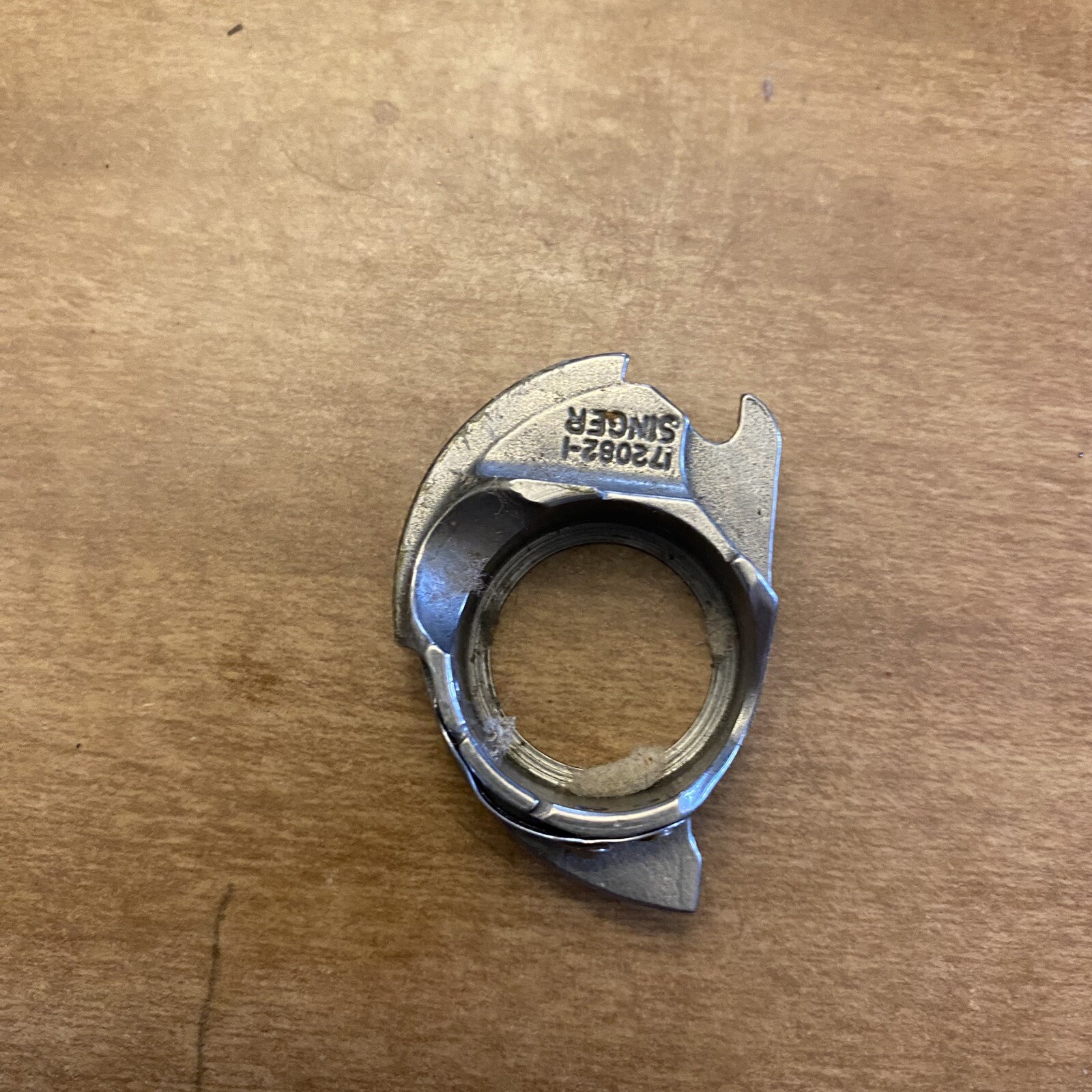 Singer Stylist 478 Sewing Machine Replacement OEM Part Bobbin Case | eBay