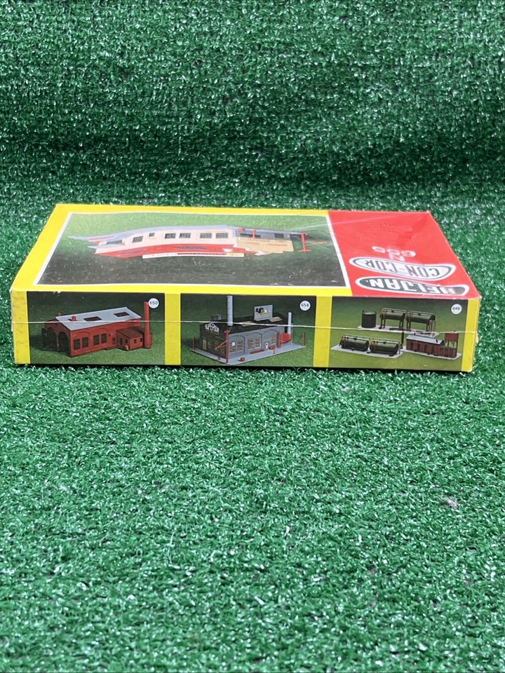 Heljan Lot Of 2 Plastic Models N655 Daily Herald N654 Bakery Store New ...