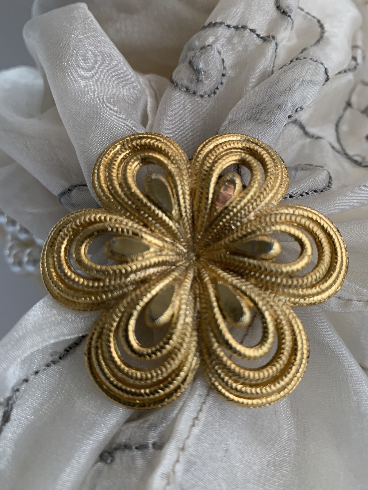 Vintage 1970s Ladies Looped Flower Shaped Gold Toned Scarf Ring Clip ...