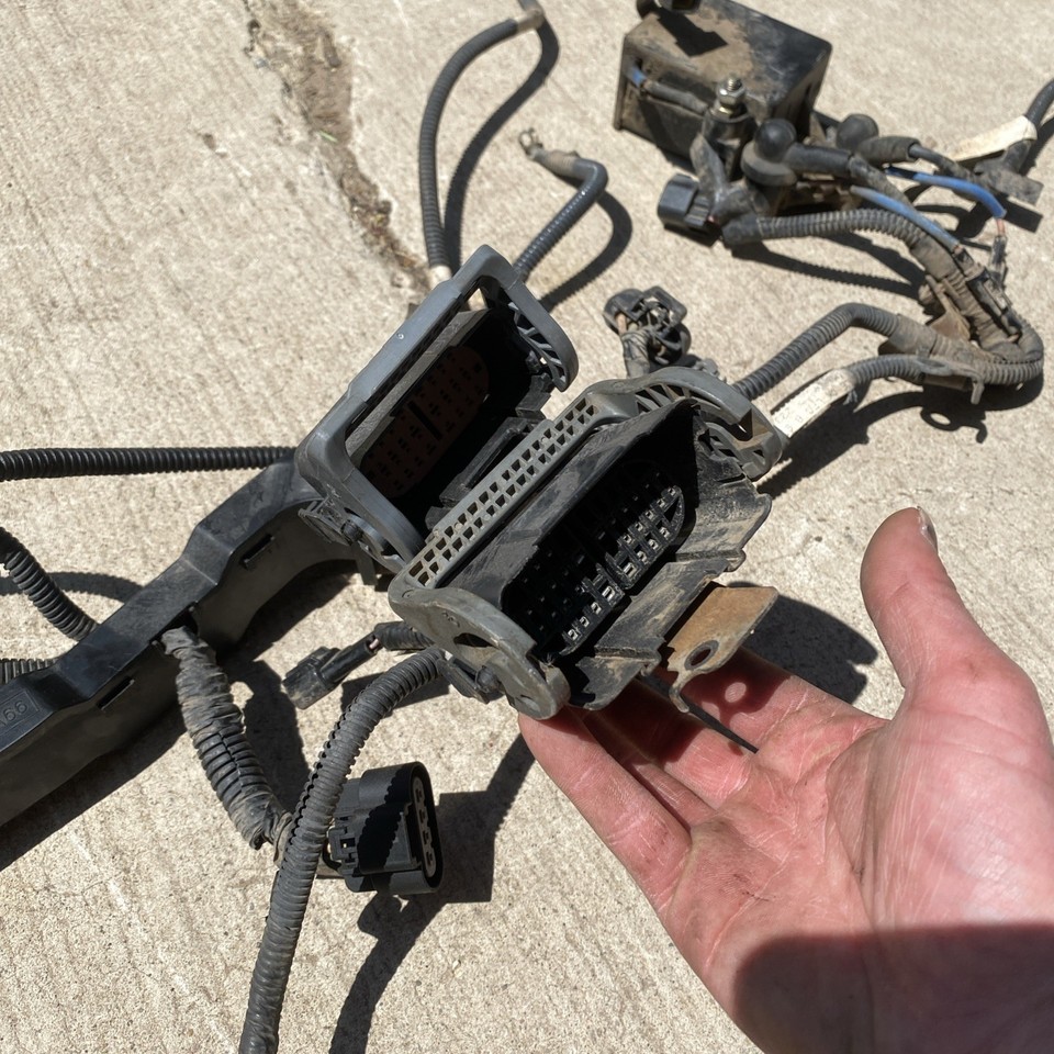 2001-2002 Chevy 2500HD LB7 Duramax Upper Engine FICM / Injector Wiring ...