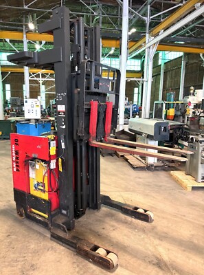 Raymond Reach Forklift EASI R35TT, 3500 Lb. Capacity, Side Shift, Low ...