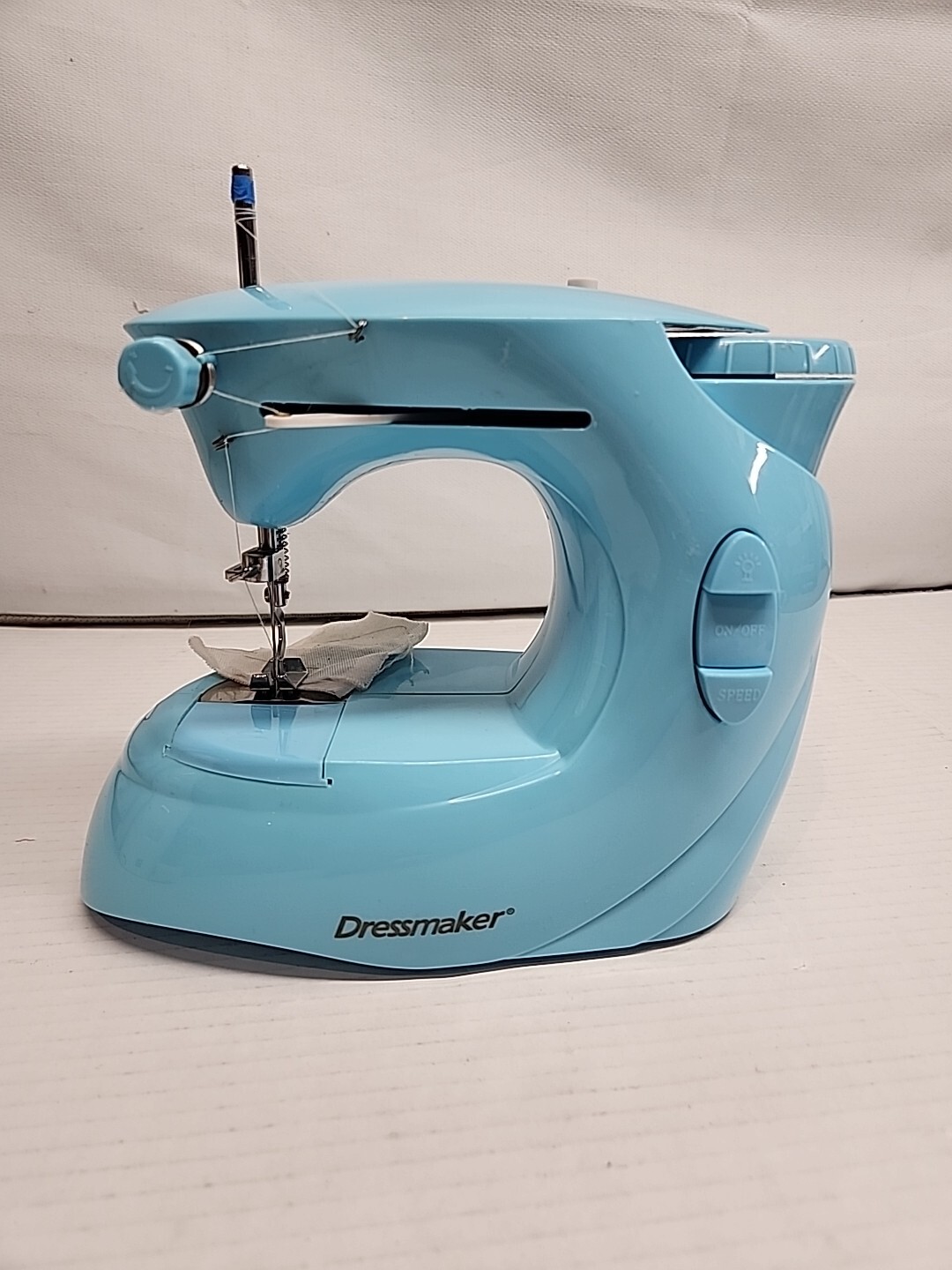 DRESSMAKER SEWING MACHINE 997H No Run On Batteries No Foot Pedal | eBay