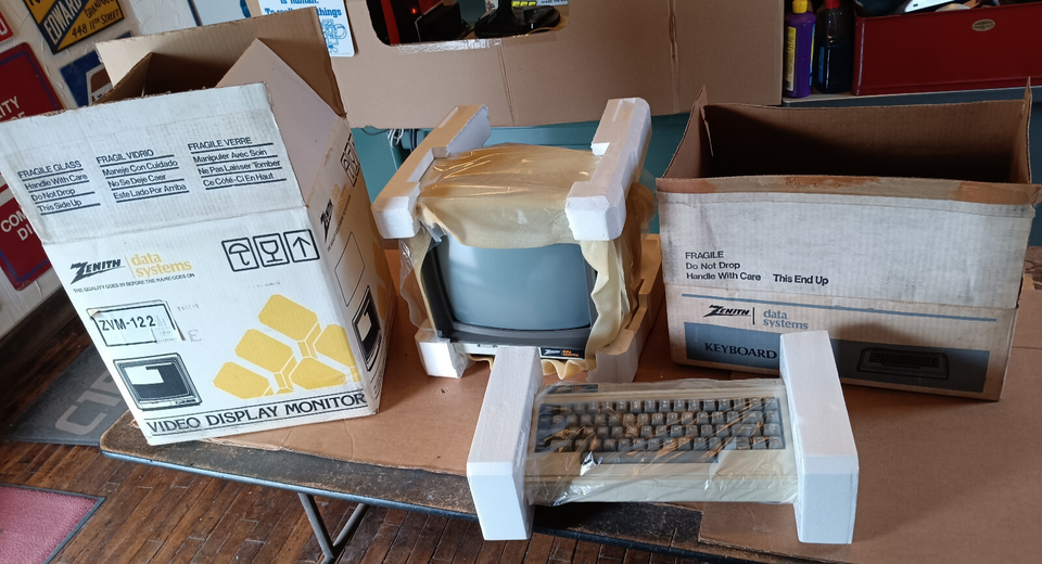 retro vintage 1984 Zenith Data Systems computer keyboard monitor CRT ...