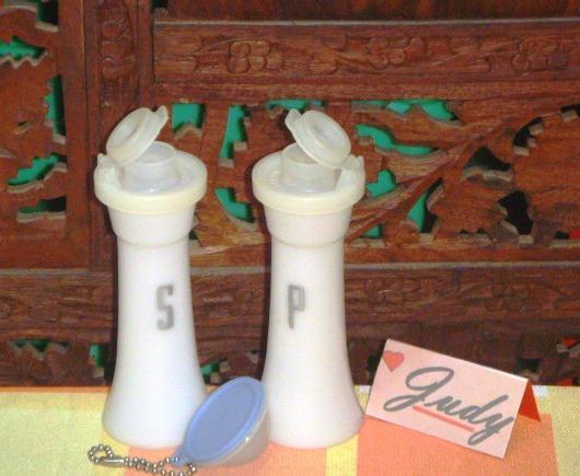 Tupperware MINI 4" Salt + Pepper Hourglass Shakers +NEW Wonderlier Bowl ...