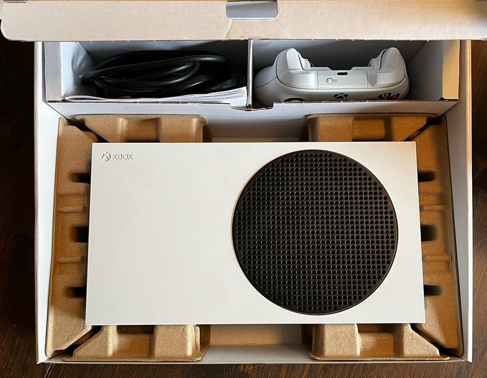 Microsoft Xbox Series S 512GB Video Game Console - White 889842651485 ...