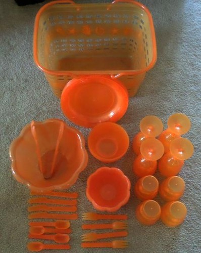 COMPLETE SET OF PLASTIC PICNIC WARE ~ PLATES Bowls GOBLETS Utensils ...