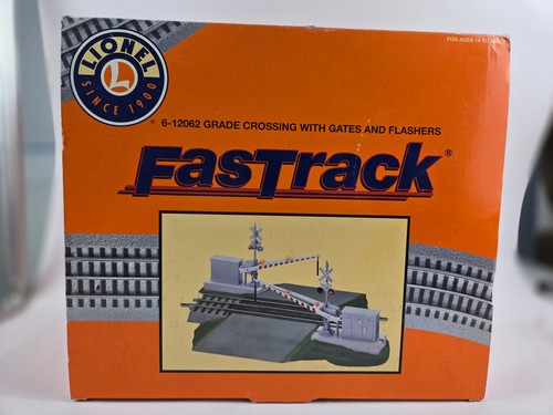 LIONEL 6-12062 GRADE CROSSING GATES & FLASHERS FASTRACK - DAMAGED ...