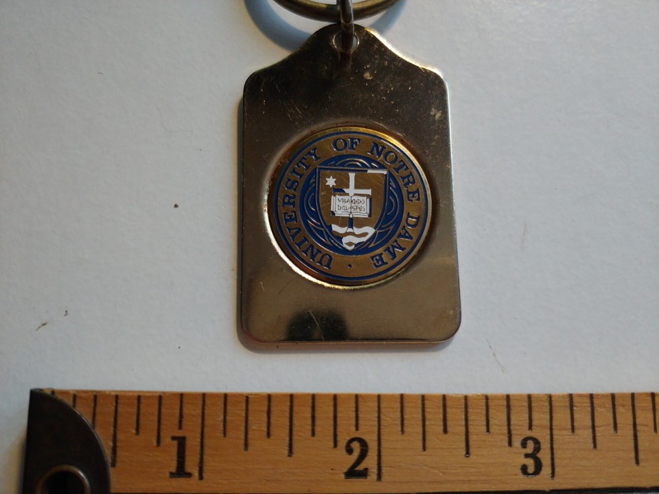 * 1 RARE 70S UNIVERSITY OF NOTRE DAME NCAA FIGHTING IRISH KEYCHAIN KING ...