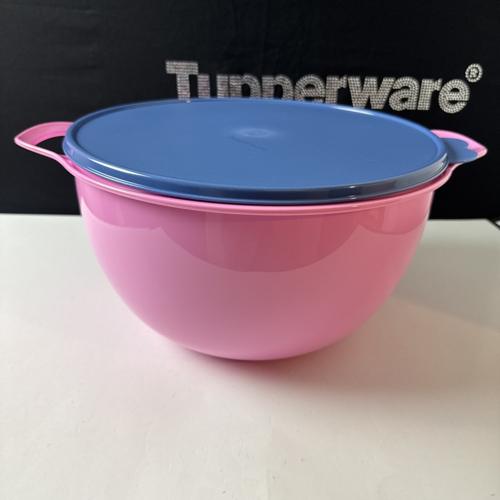 Tupperware Thatsa Mega Bowl 42 Cup Pink With Blue Seal New 10L / 42 Cup ...