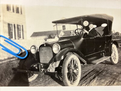 1920s MAN WITH CLASSIC CAR AUTOMOBILE License PLATE PHOTO Driving MODEL ...