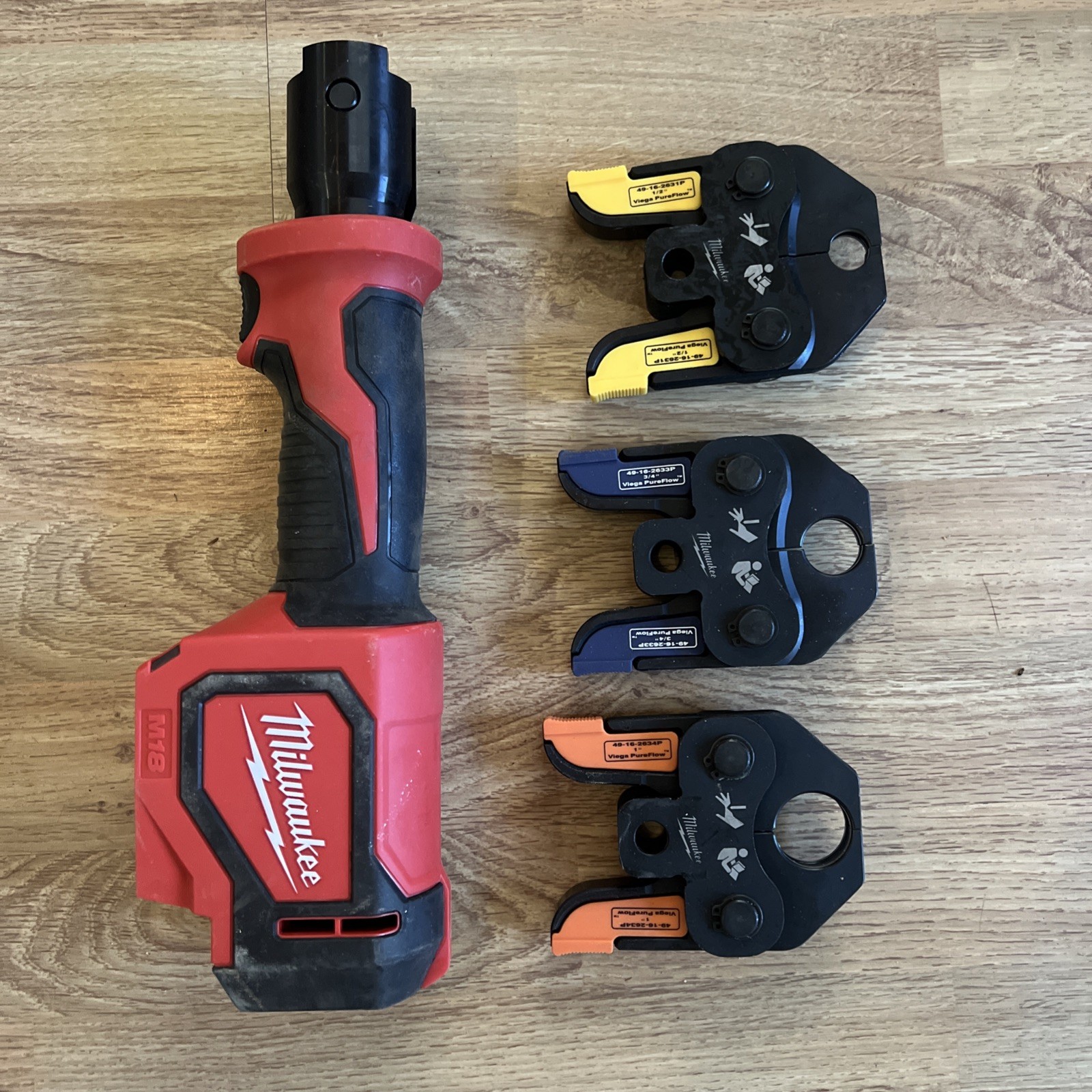 Milwaukee 2674-22C M18 Short Throw Press Tool Kit with PEX Crimp Jaws ...