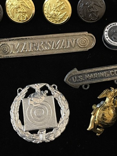 WWII Military USMC Lot of Uniform Buttons and Badges Marksman | eBay