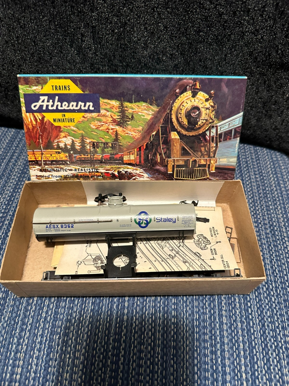 Athearn HO 42' Single Dome Chemical Tank Car Kit, Staley, #8352 | eBay