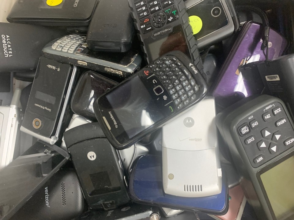 Lot of 35pcs Assorted Cell Phones for Parts, Scrap or Gold Recovery | eBay
