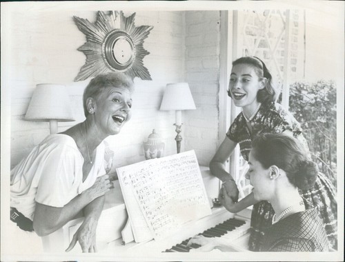 1959 Photo Mary Martin Rodgers Linda Melnick Magic With Actress ...