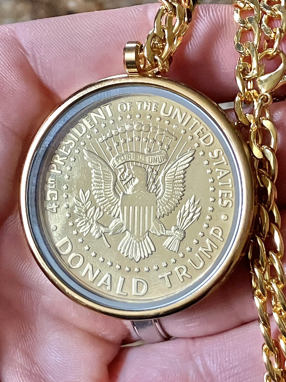 18" Gold Chain & President Donald Trump Commemorative Coin MAGA Pendant ...