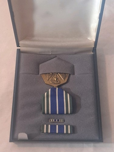 U.S. Military Achievement Medal Full Set w/ Case Ribbon Bars Maker ...