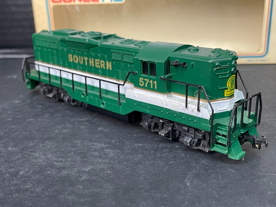 Lionel HO Southern #5711 Bev-Bel Corp. GP-9 South Locomotive Train Toy ...