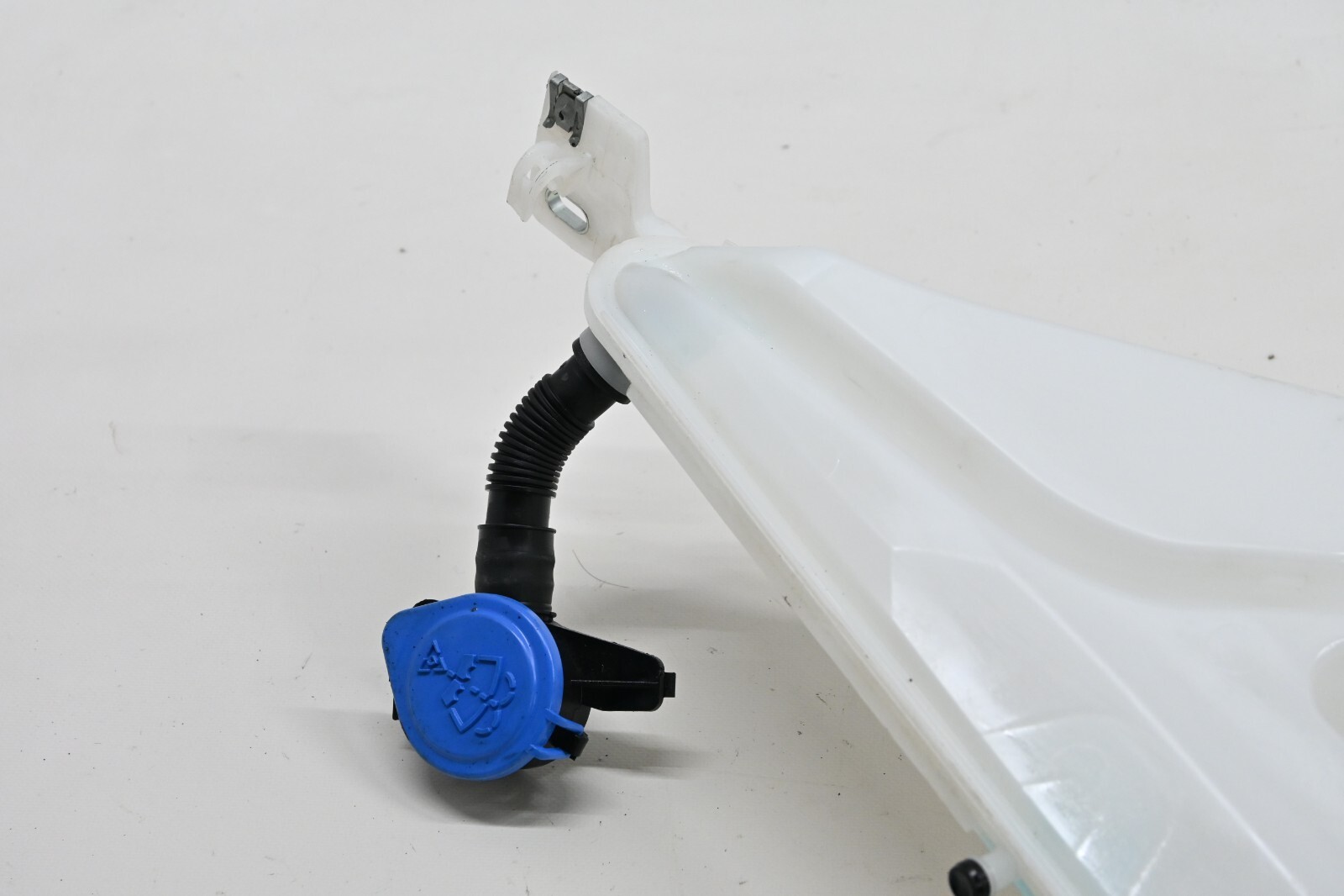 ⭐ 12-18 Bmw F22 2/3 Series Windshield Wiper Fluid Container Reservoir ...