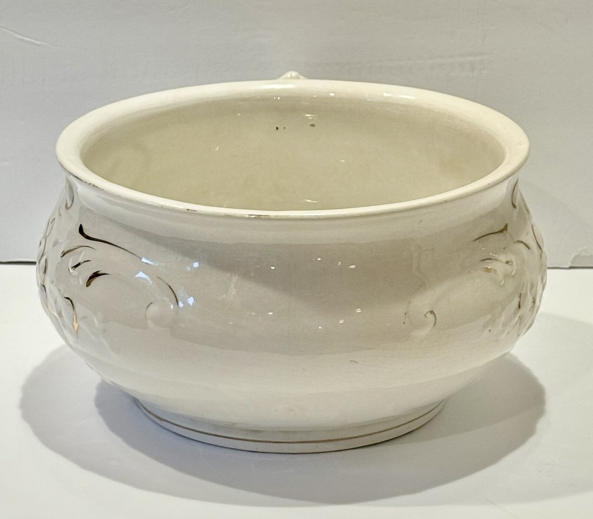 Wheeling Pottery Chamber Pots Tribeca Citizen | Spotlight: Chambers
