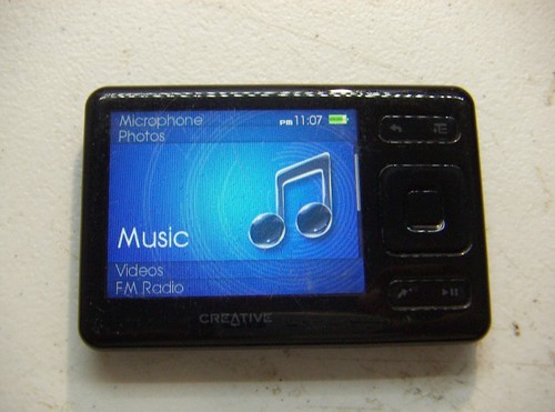 Creative Zen (4GB) Digital Media MP3 Player Black. Works great, Fair ...