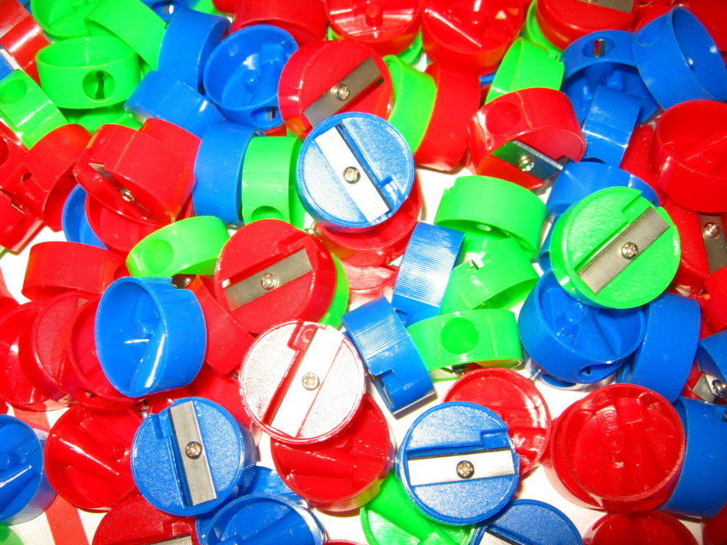 24 ASSORTED PENCIL SHARPENERS ASSORTED COLORS, VERY FAST SHIPPING, LOW ...