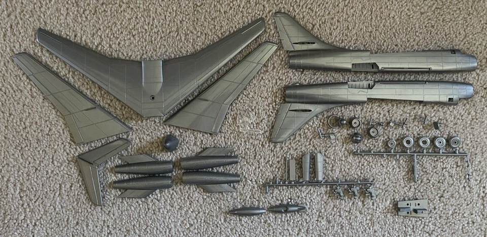 Monogram Douglas B-66 USAF Twin Jet Bomber Model Kit P10-98 1955 ...