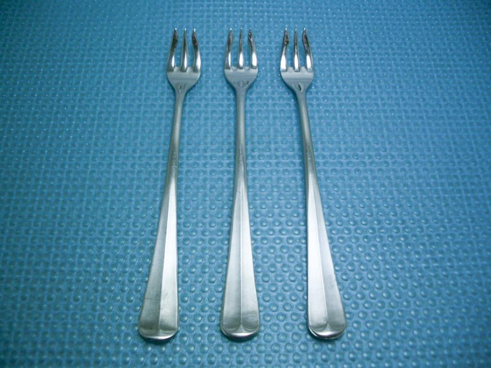Oneida Northland Japan BEEFEATER Set of 3 Cocktail Forks Stainless ...