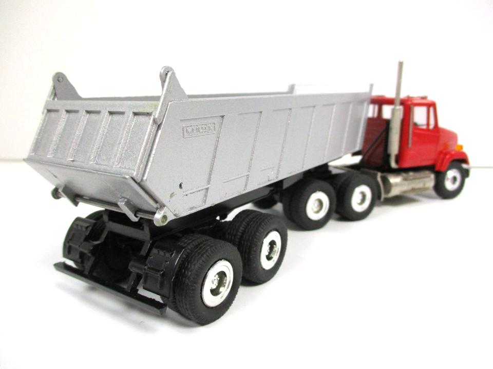 CONRAD - FREIGHTLINER DAY CAB SEMI TRUCK / MEILLER DUMP TRAILER - 1/50 ...