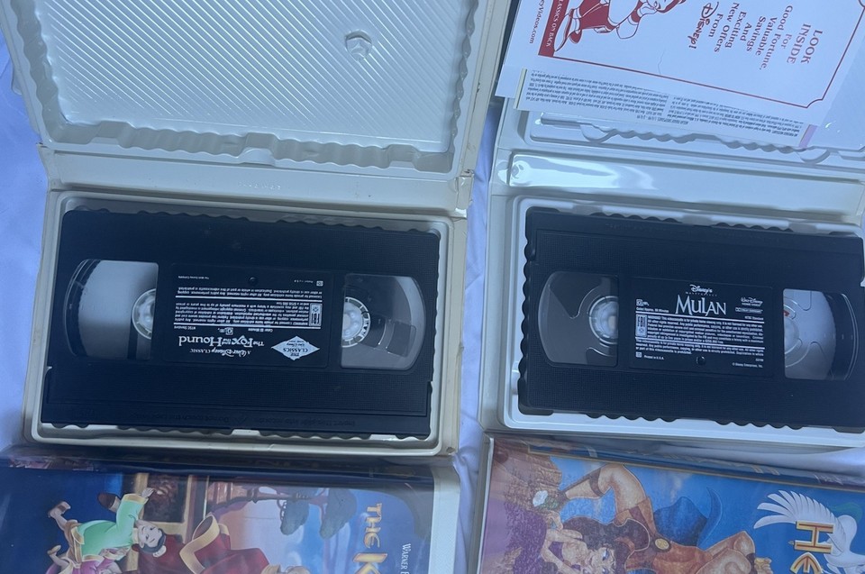 Disney VHS Lot of 10: Peter Pan, Mulan, Hercules, Bambi, Snow White ...