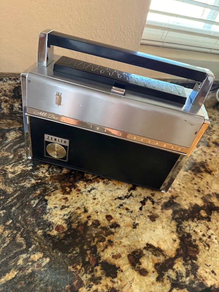 Vintage Zenith Trans-Oceanic Royal 3000-1 Portable Shortwave AM/FM ...