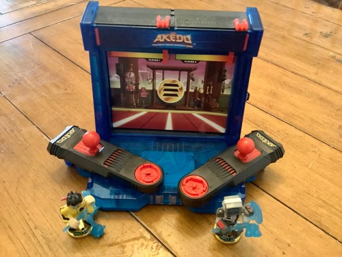 Akedo Ultimate Arcade Warriors Mini Battle Arena & 2 Figures Screenshot ...