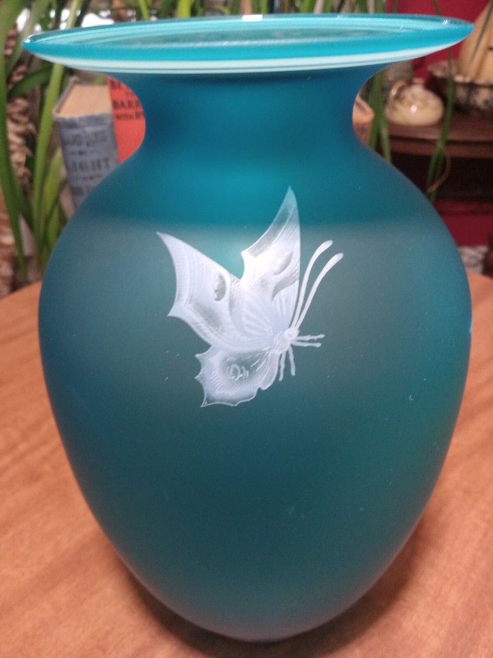 1984 Fenton Gallery Originals Blue Satin Azure Glass Butterfly Vase 9 ...