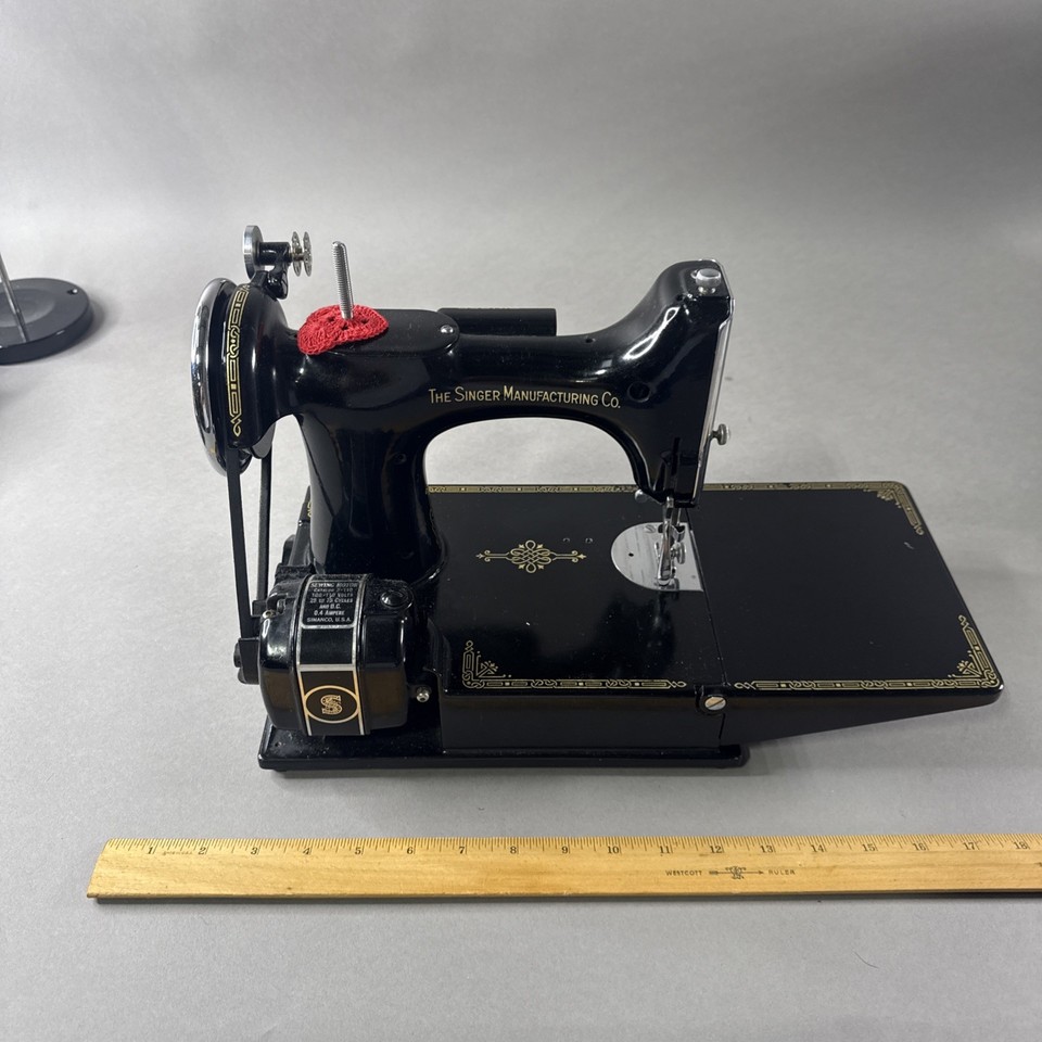 Vintage 1933 Singer Featherweight Sewing Machine, Model 221-1, FirstRun ...
