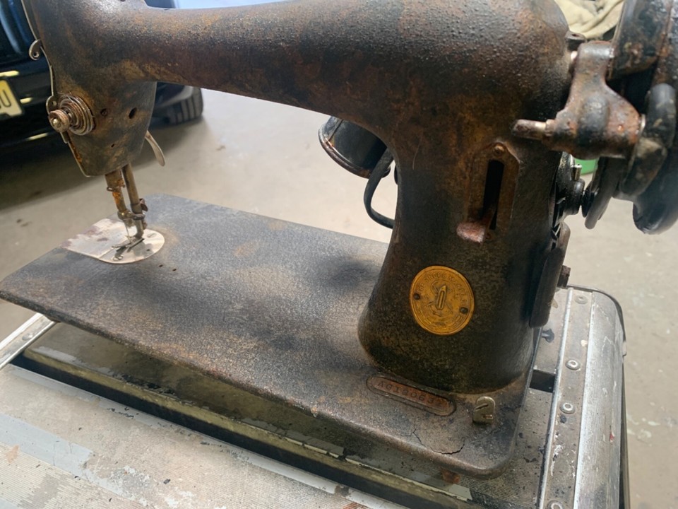 Vintage Singer Model Sewing Machine - 1941 Made | eBay