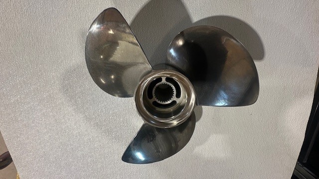 Volvo Penta New Propeller F4 Front SS 3-Blade LH Duoprop Straight ...