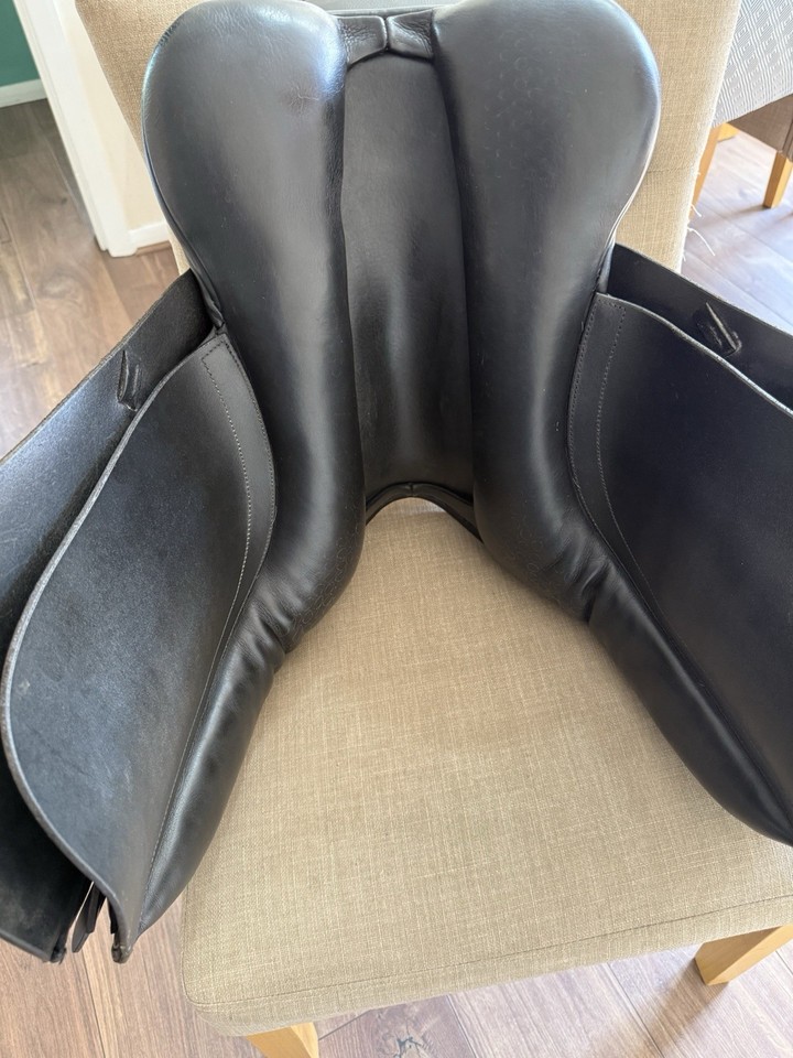 Black Country GPD spring tree 17inch Wide Black Leather Saddle | eBay UK