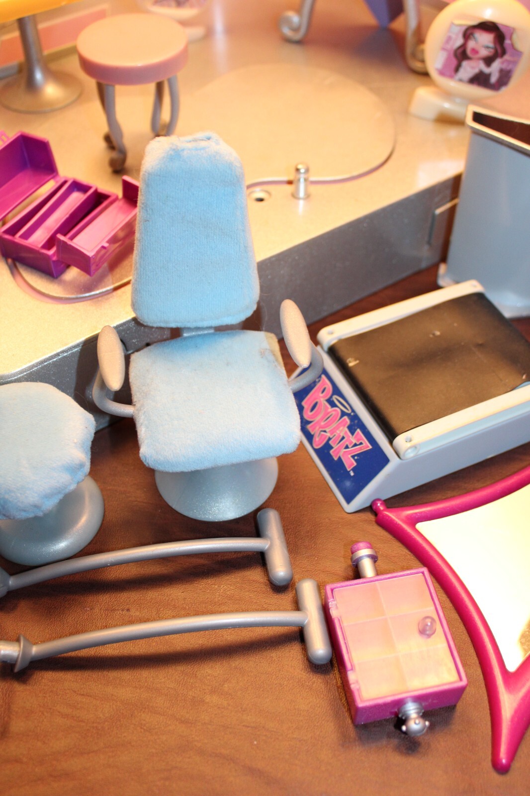 BRATZ Doll Stylin Salon n Spa Playset- 1st edition - by MGA -great for ...