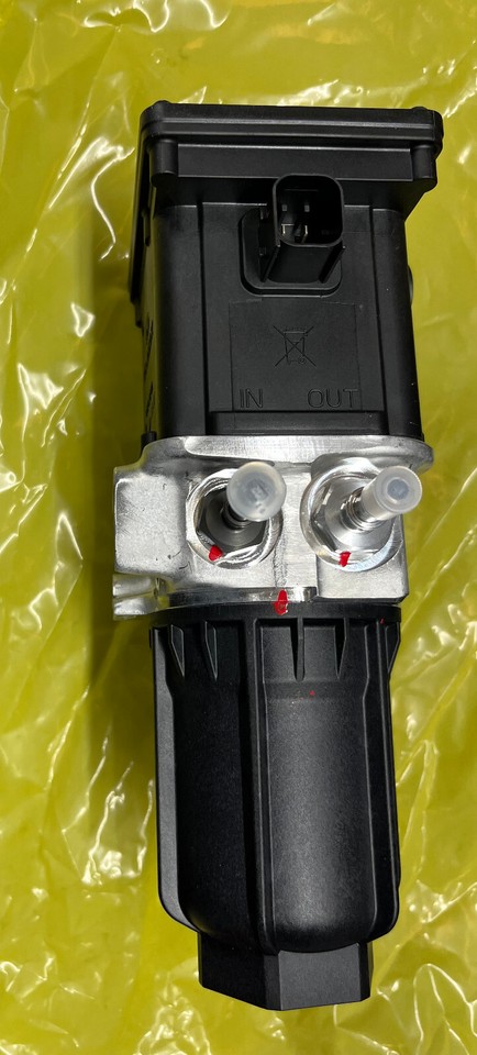 Freightliner DEF Pump for DD15, MX13 and Cummins, EA0011400678 ...