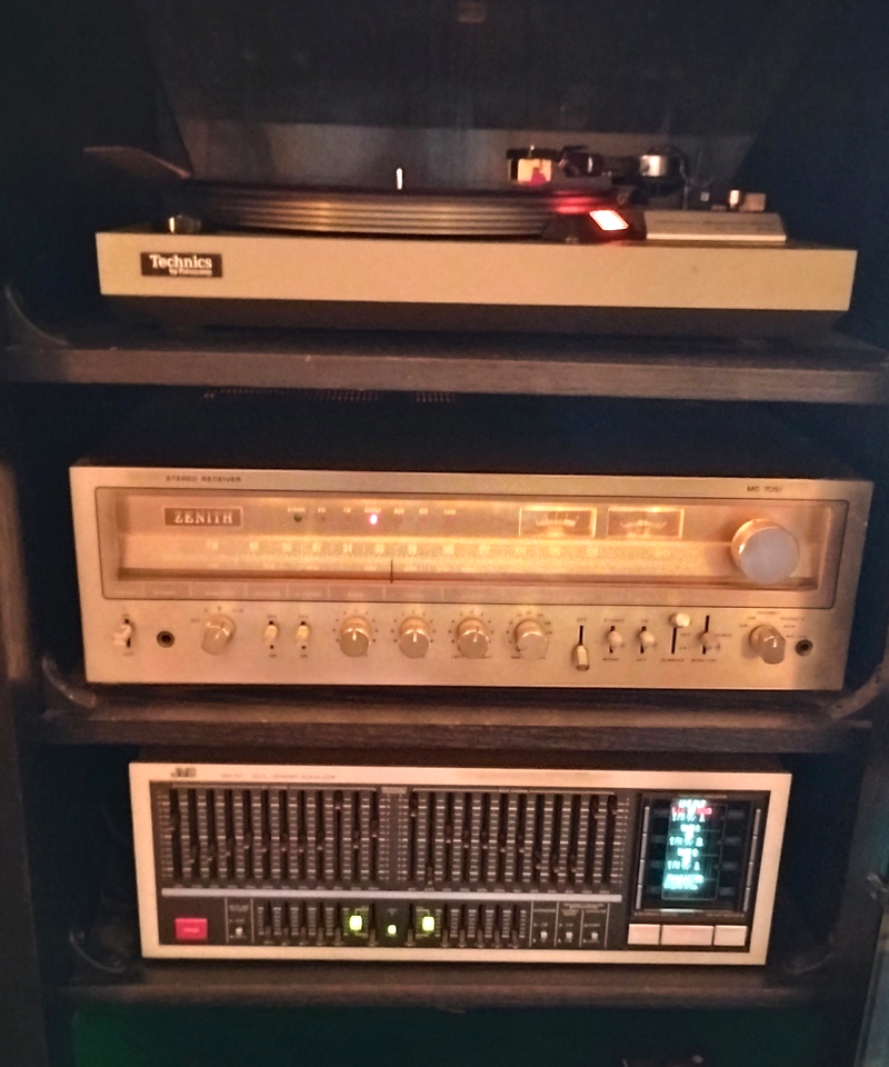 JVC SEA-R7 GRAPHIC EQUALIZER....A "SILVER-FACED" BEAUTY & WORKS 100% ...