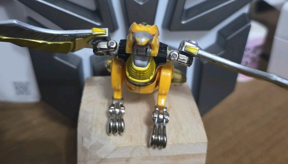 Bandai Power Rangers Wild Force Deluxe Yellow Eagle Zord Gaoranger ...