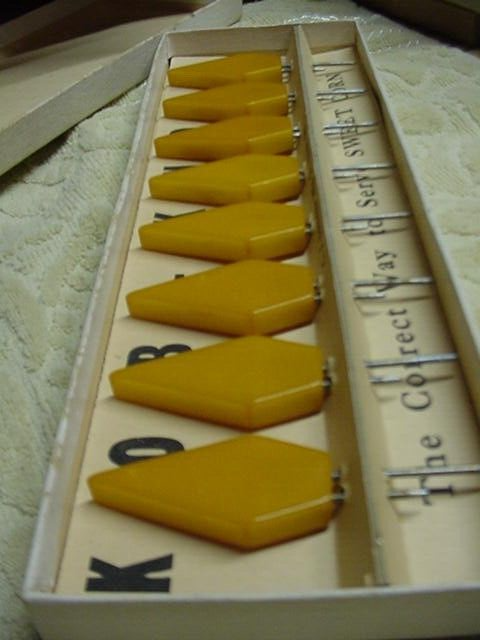 Vintage KOB-KNOBS Corn Cob Holders/Spears/Picks Butterscotch Bakelite w ...