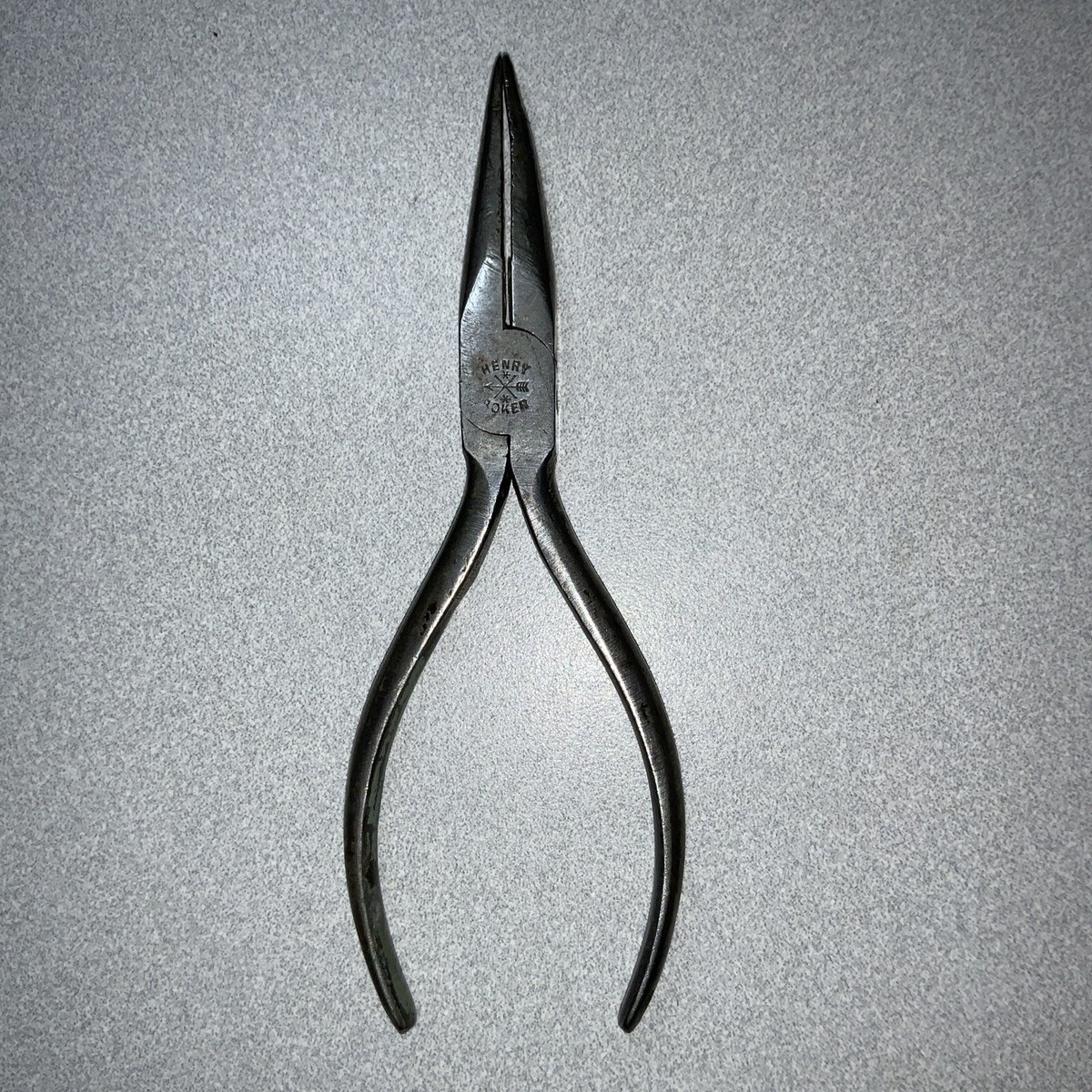 Logotipo De Henry Boker