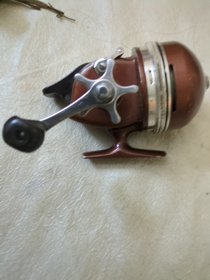 Vintage Shakespeare 1766 Push Button Spin Cast Fishing Reel Model EE ...