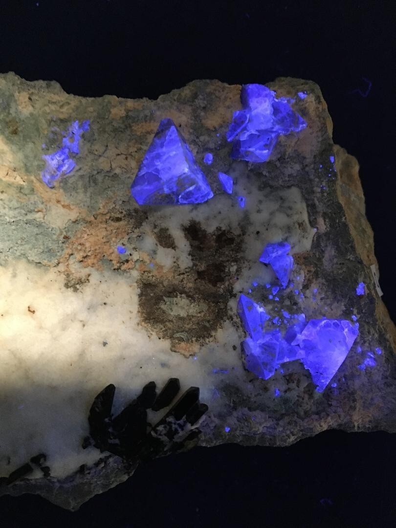 Benitoite Uv