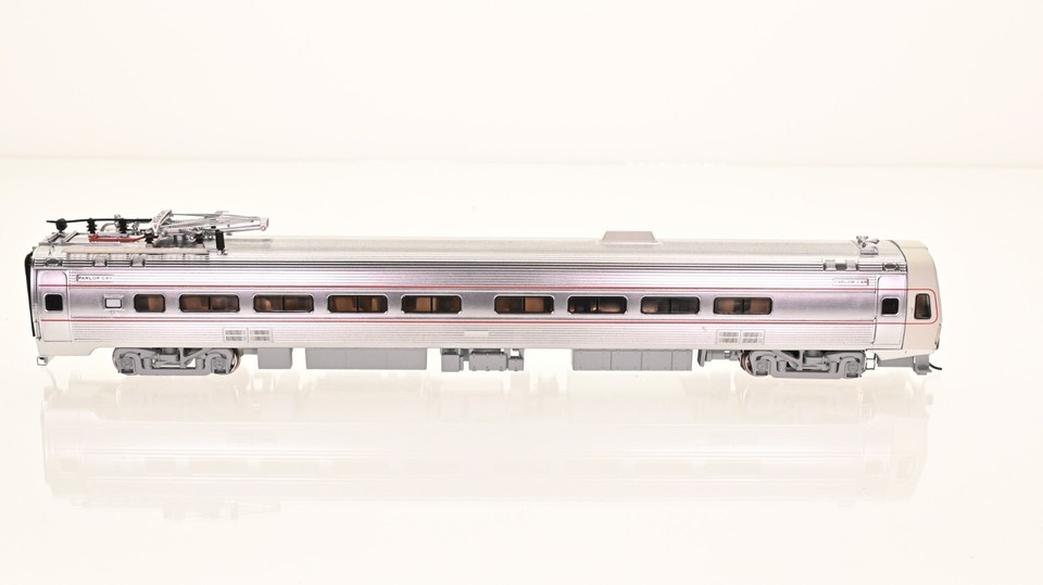 Walthers Proto 85' Budd Metroliner Parlor Penn Central Amtrak HO scale ...