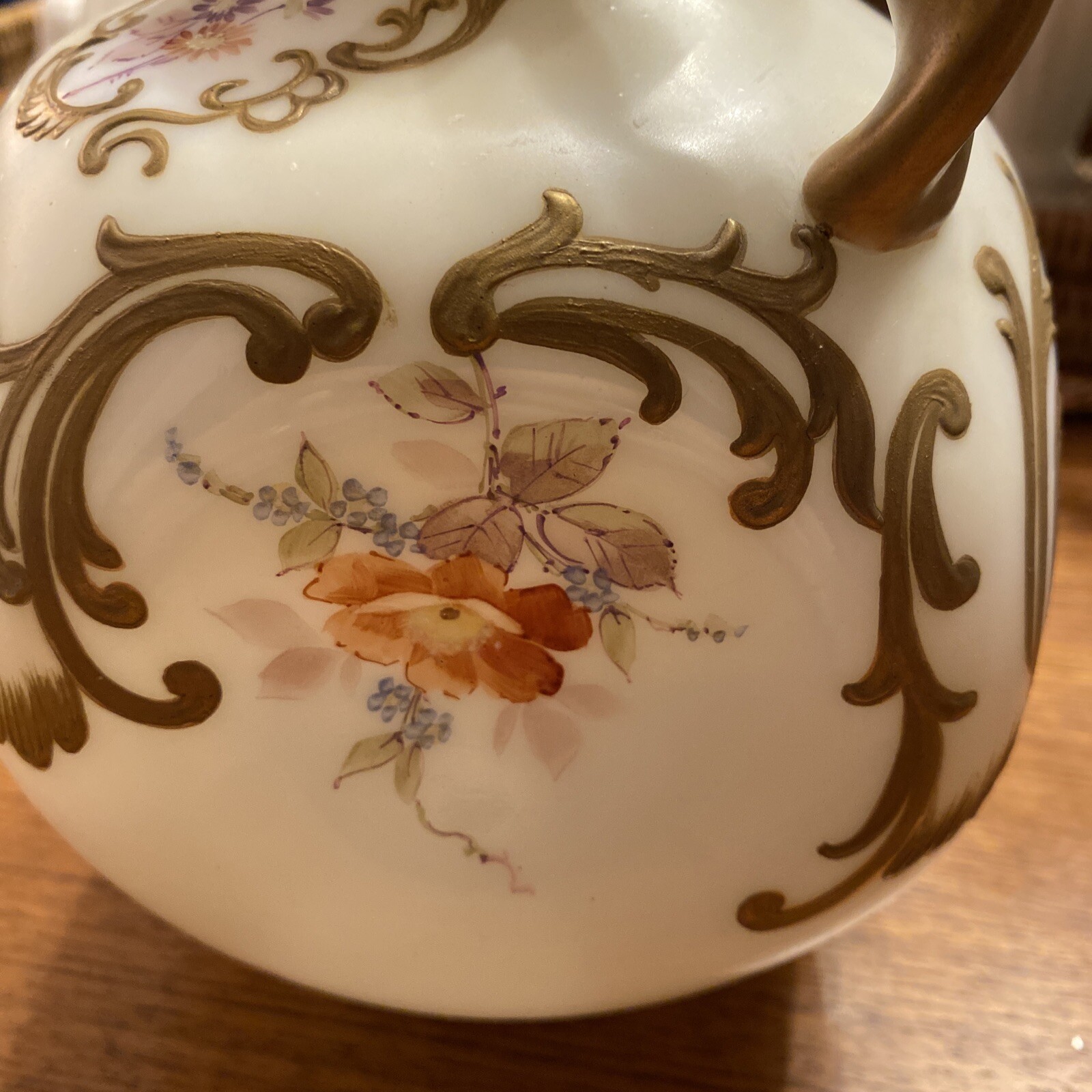 Mt. Washington Colonial Ware Double Handled Floral Vase With Heavy Gold ...