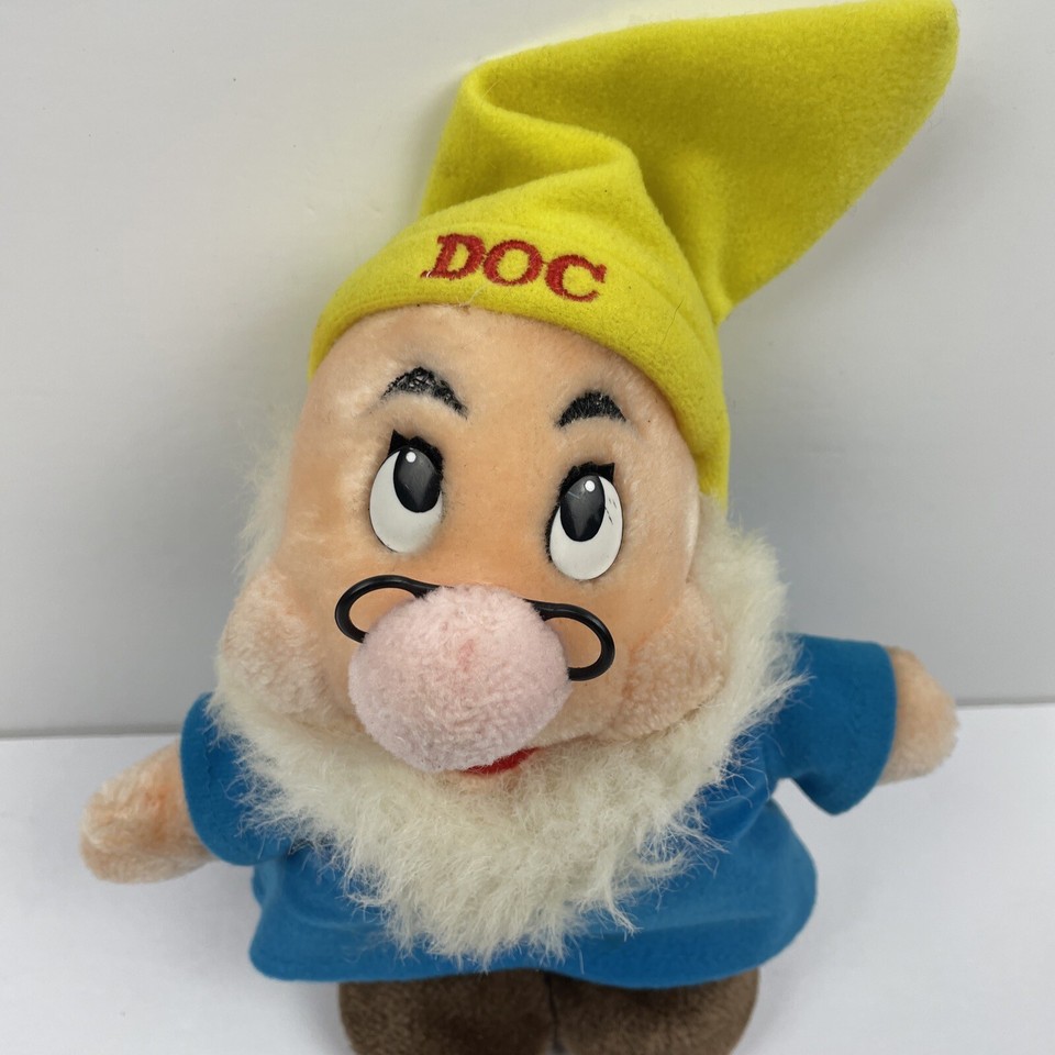 Walt Disney's Snow White and the Seven Dwarfs Doc Plush Disneyland ...
