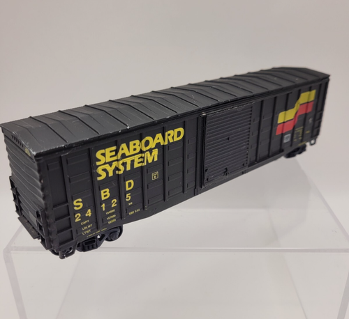 HO Scale Seaboard System 24125 50' Waffle Side Box Car | eBay