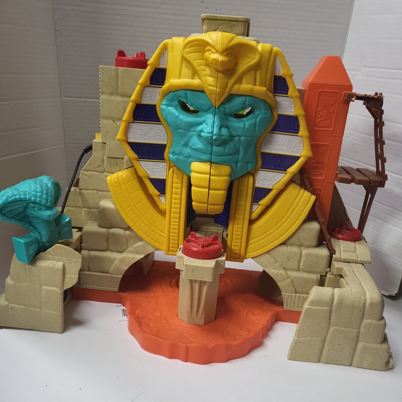 IMAGINEXT Treasure Hunters Serpent Strike Egyptian Temple Pyramid ...
